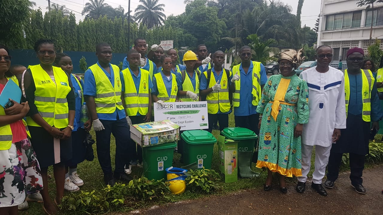 Urbanisation - Gestion des déchets : Le Lycée Joss de Douala remporte ...